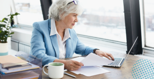 Como e por que realizar uma triagem de currículos internamente?