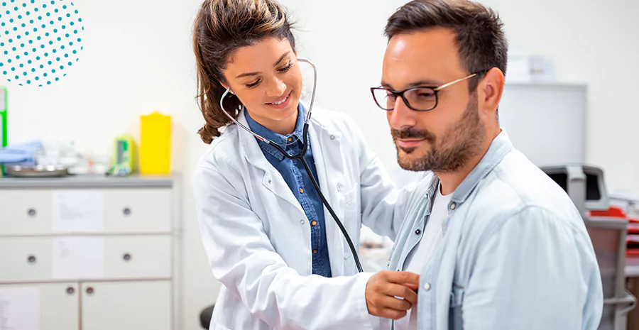 Qual é a função do médico do trabalho e o que orienta a NR-4?