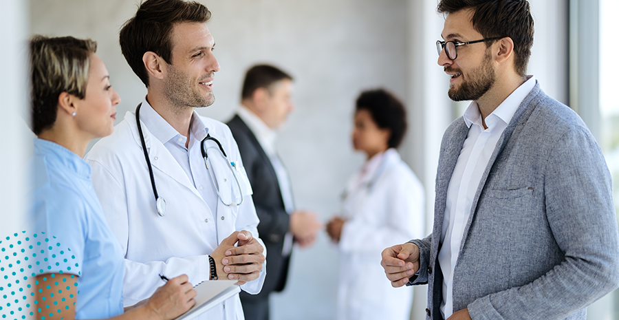 Qual é a função do médico do trabalho e o que orienta a NR-4?